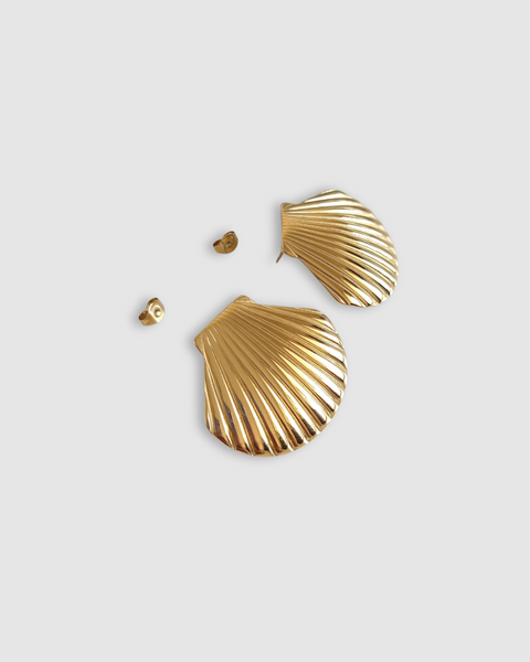 Izoa Seashell Stud Earrings
